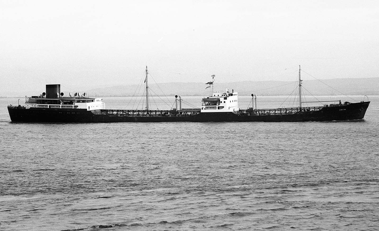 1702-38 LOUISE (ex DAVANGER) passing Portishead 7.4.70 by Malcolm ...