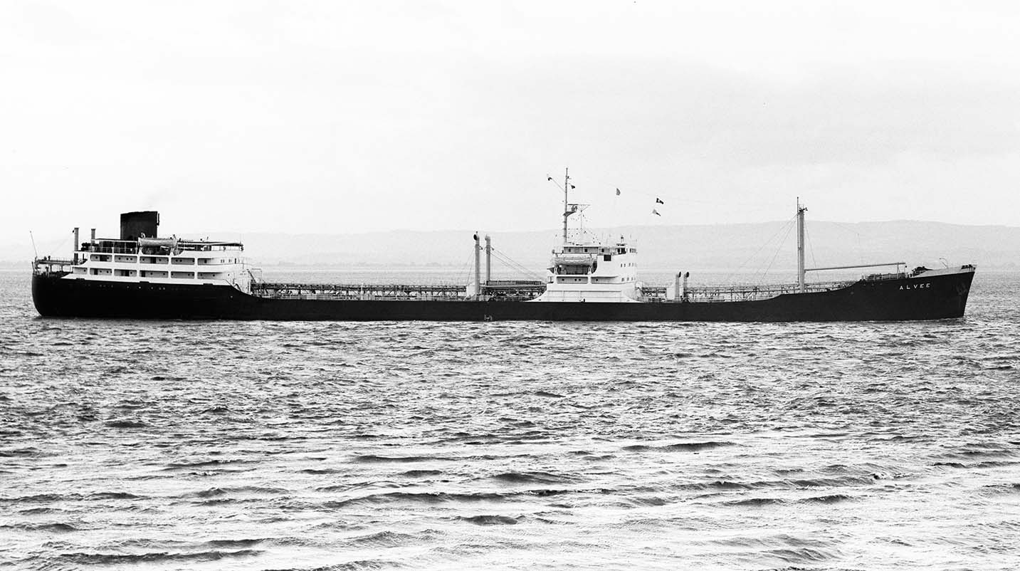 1702-39 ALVEE passing Portishead 4th October 1967 by Malcolm Cranfield ...