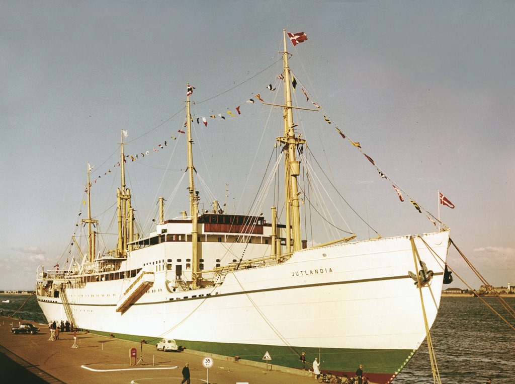 M/S JUTLANDIA - Shipping Today & Yesterday Magazine